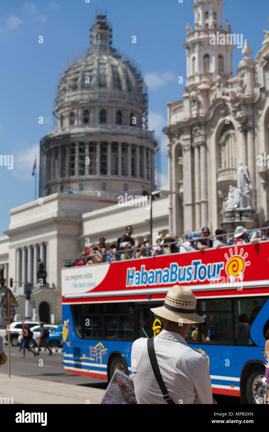 Havanna reisebus -Fotos und -Bildmaterial in hoher Auflösung – Alamy
