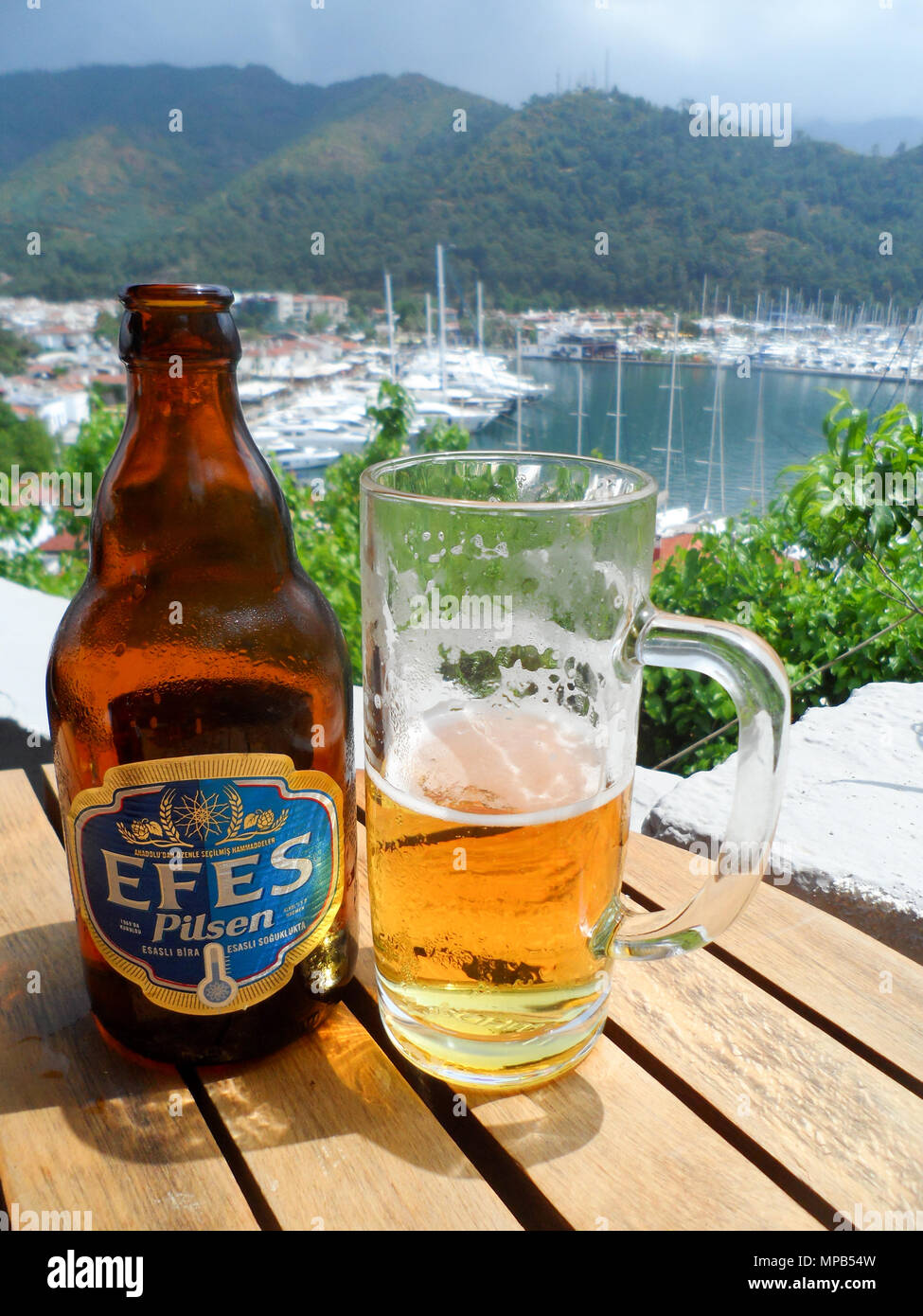 Flasche Efes Bier Stockfotos und -bilder Kaufen - Alamy