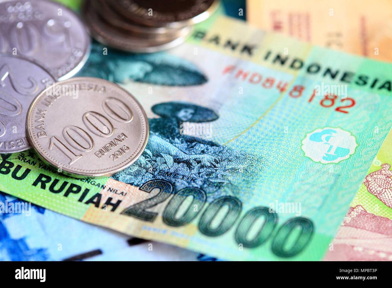 Indonesischer banknotenumtausch -Fotos und -Bildmaterial in hoher ...