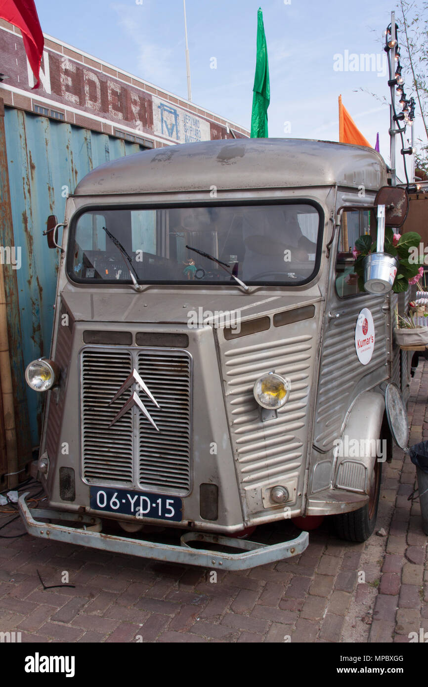 Vintage citroen essen lkw -Fotos und -Bildmaterial in hoher Auflösung ...