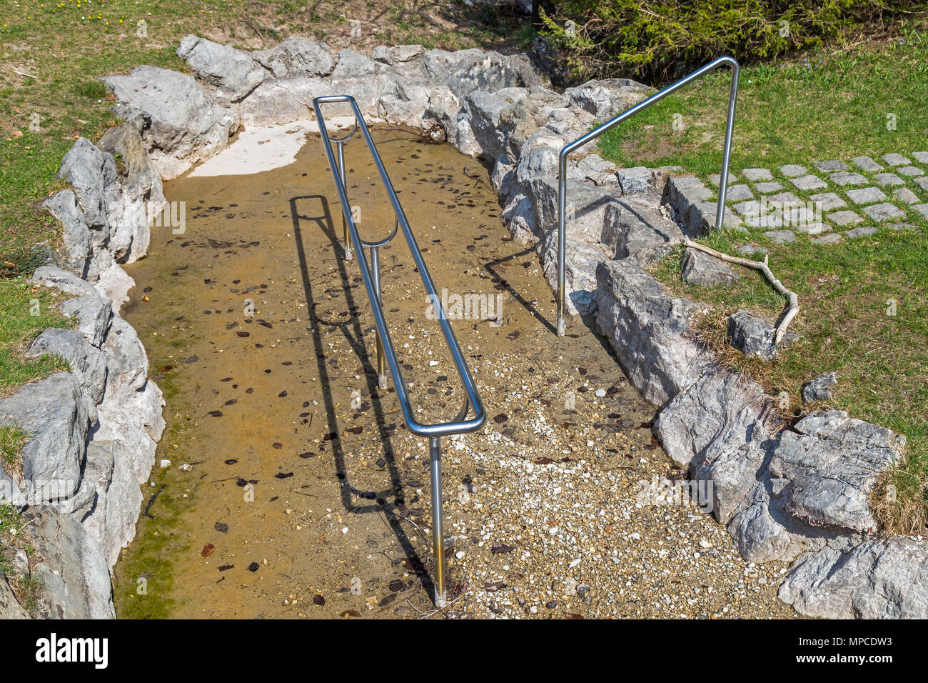 Kneipp wassertretbecken -Fotos und -Bildmaterial in hoher Auflösung – Alamy
