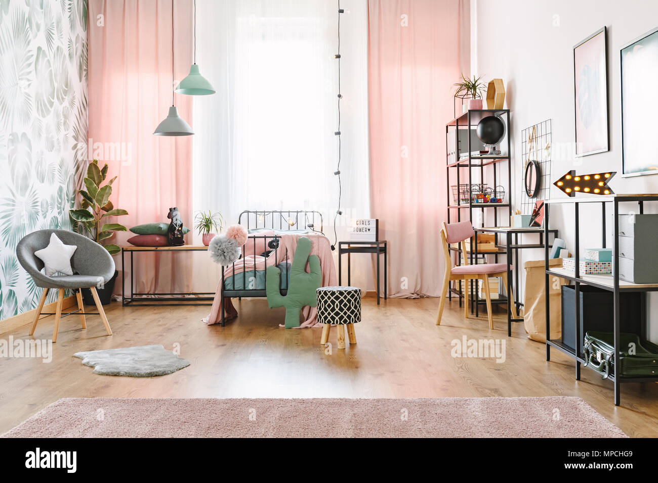 Rosa regale -Fotos und -Bildmaterial in hoher Auflösung – Alamy