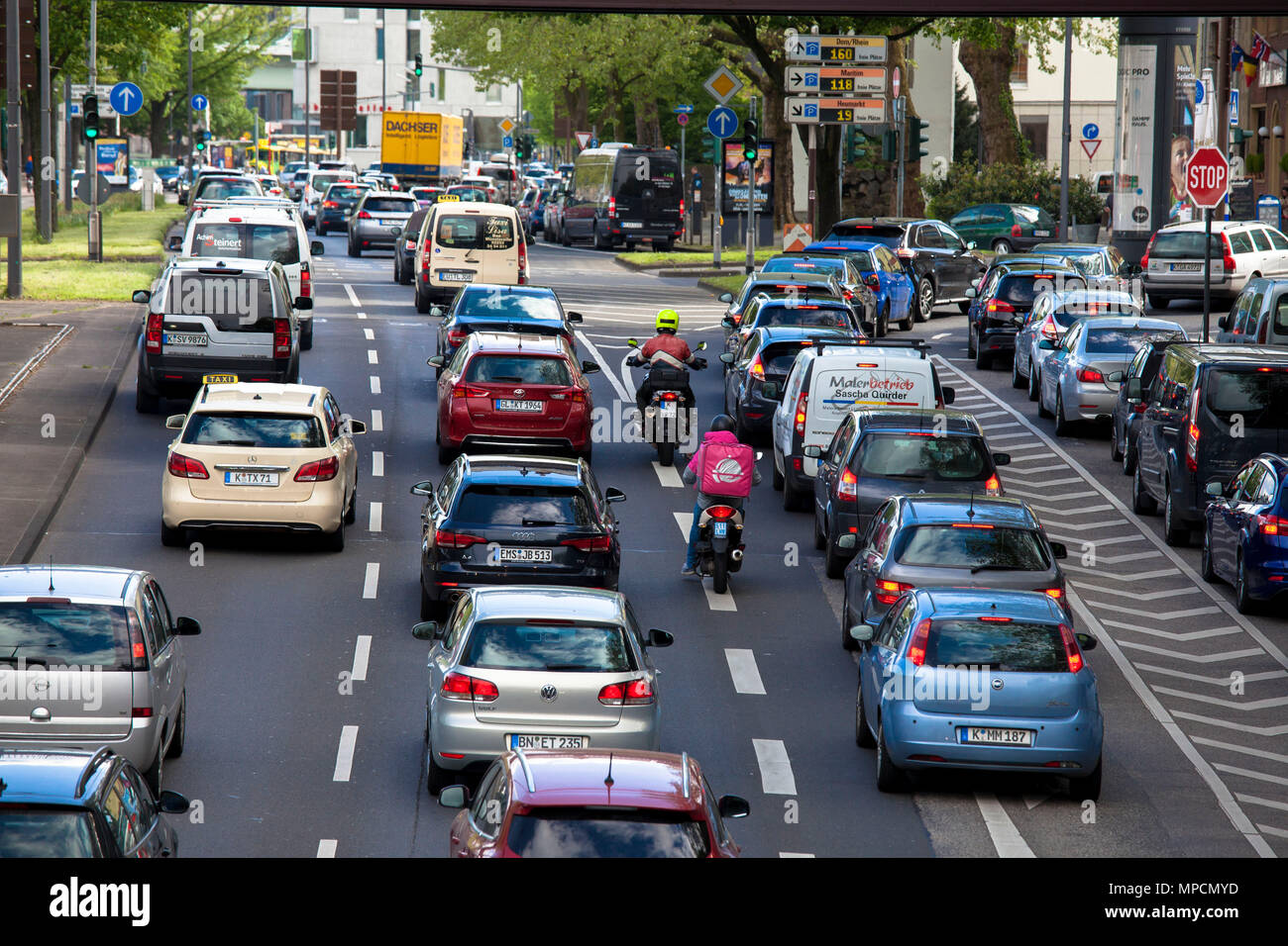 Europa, Deutschland, Köln, Stau auf dem Rheinufer Straße, Ausfahrt vom ...