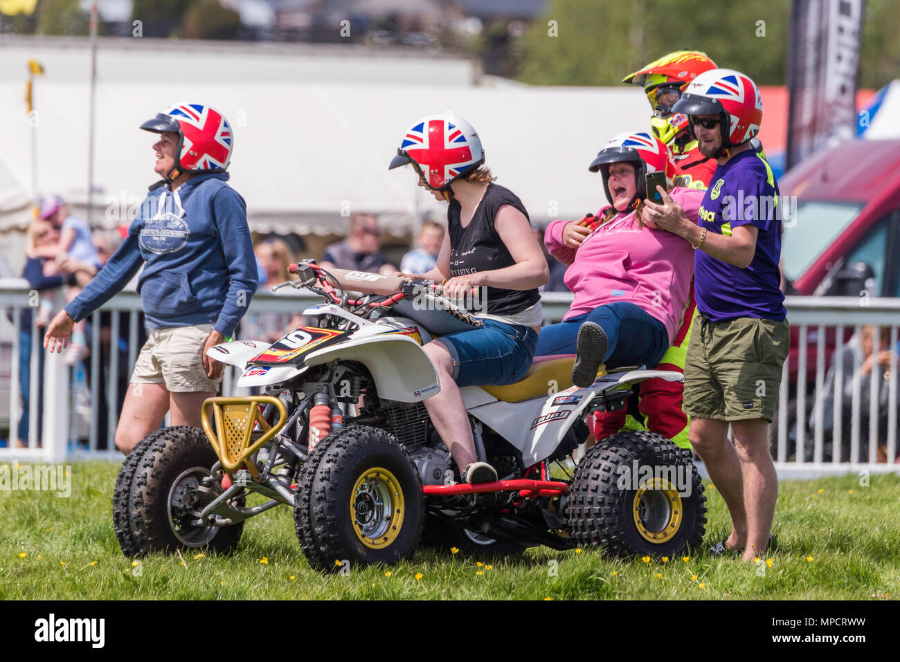 Kangaroo kid -Fotos und -Bildmaterial in hoher Auflösung – Alamy