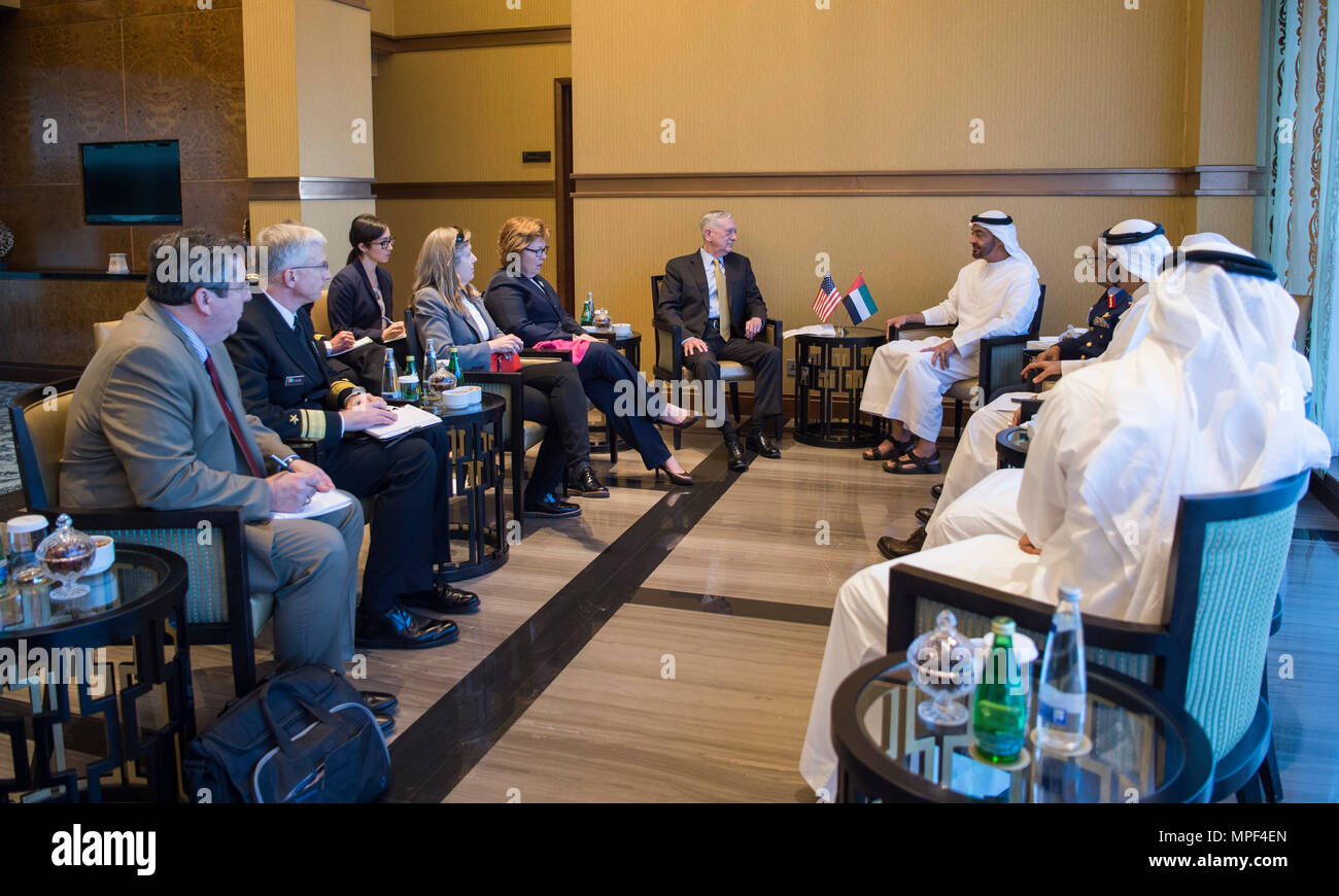 Verteidigungsminister Jim Mattis erfüllt mit den Vereinigten Arabischen ...
