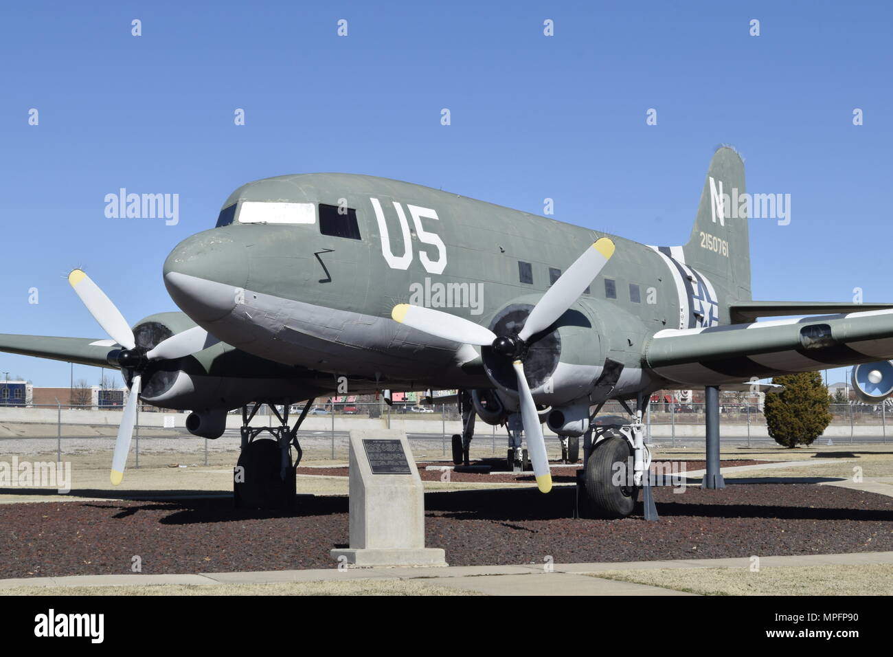 Am 16. Februar 2017 wurde ein Douglas C-47A Skytrain im Charles B. Hall ...