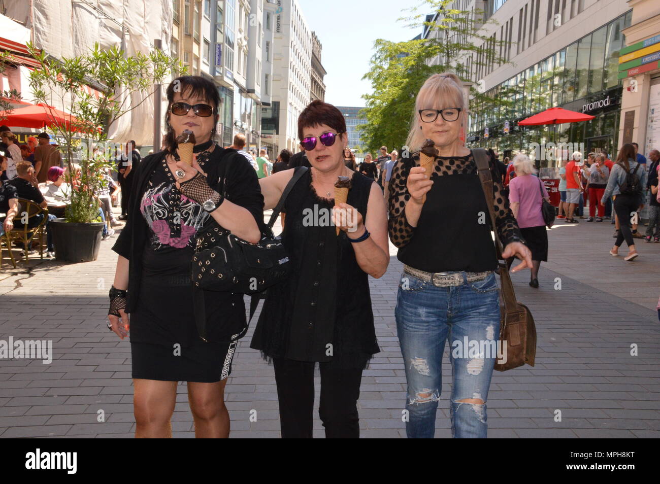 Leipzig Sachsen Sachsen Mai 2018: WGT Wave Gotik Treffen gothic ...