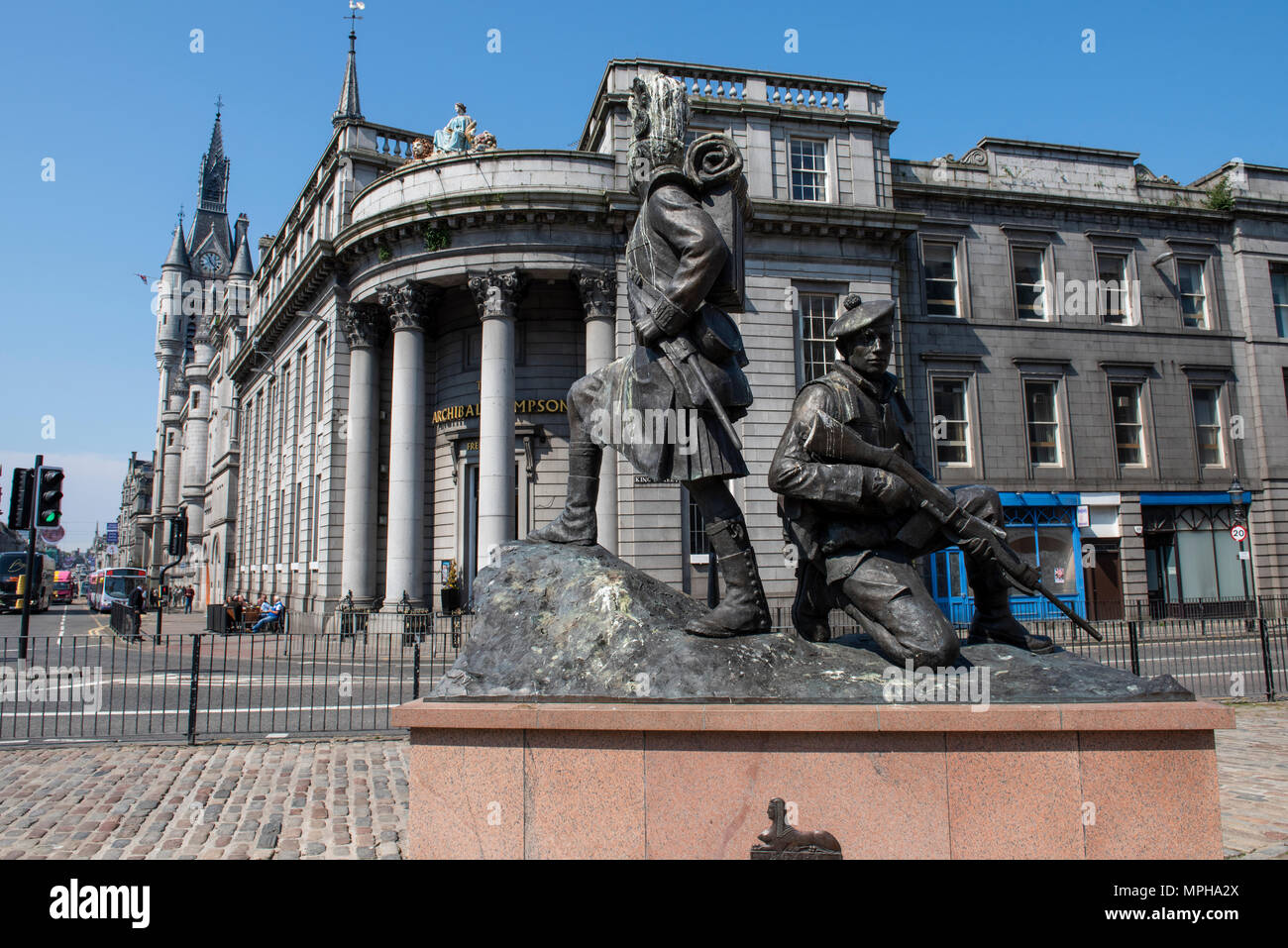 Die gordon highlanders statue -Fotos und -Bildmaterial in hoher ...