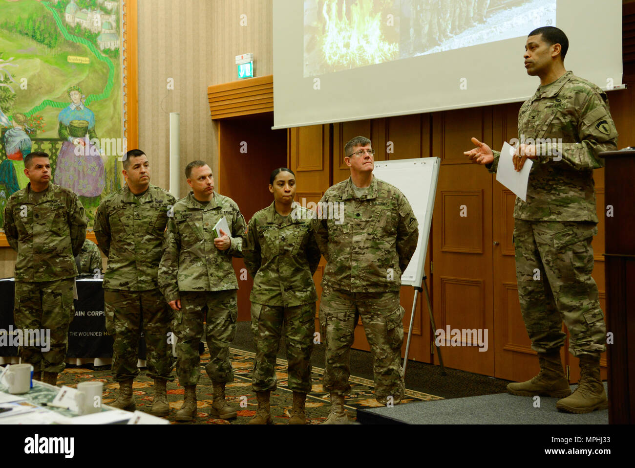 Us-Armee Kaplan (Kol.) B. Gregory Edison (rechts), U.S. Army Europe ...