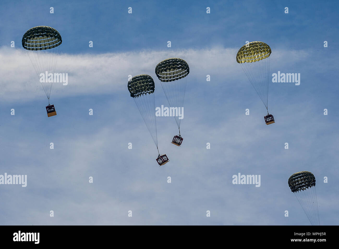 Eine Masse container Delivery System airdrop wurde durch den 9. Special ...