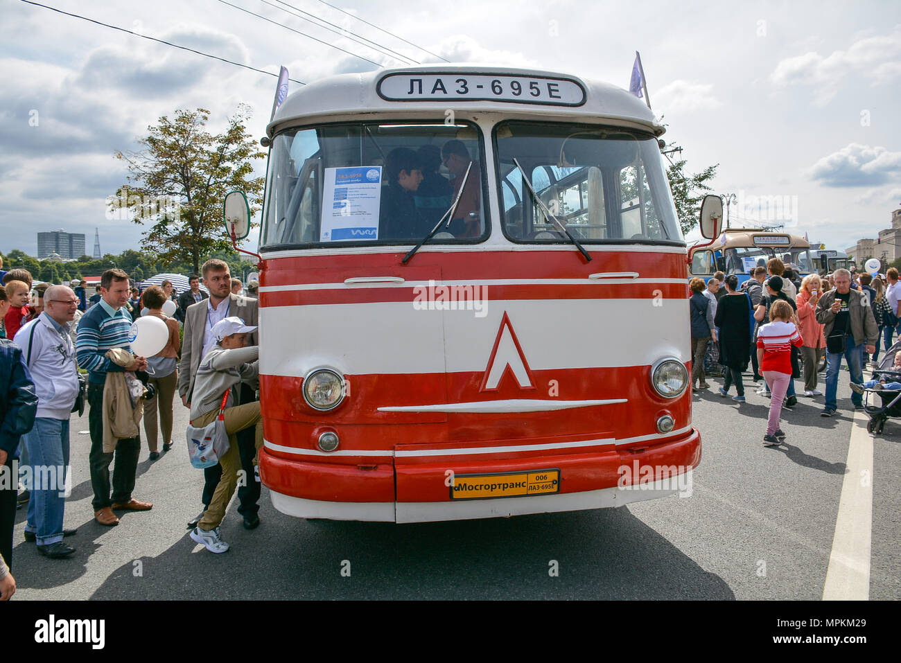 Old russian bus -Fotos und -Bildmaterial in hoher Auflösung – Alamy