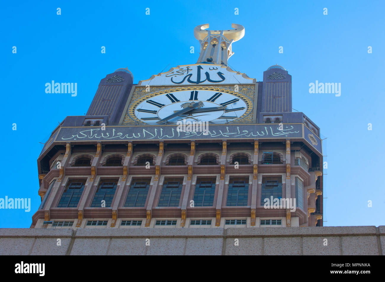Makkah royal clock tower -Fotos und -Bildmaterial in hoher Auflösung ...