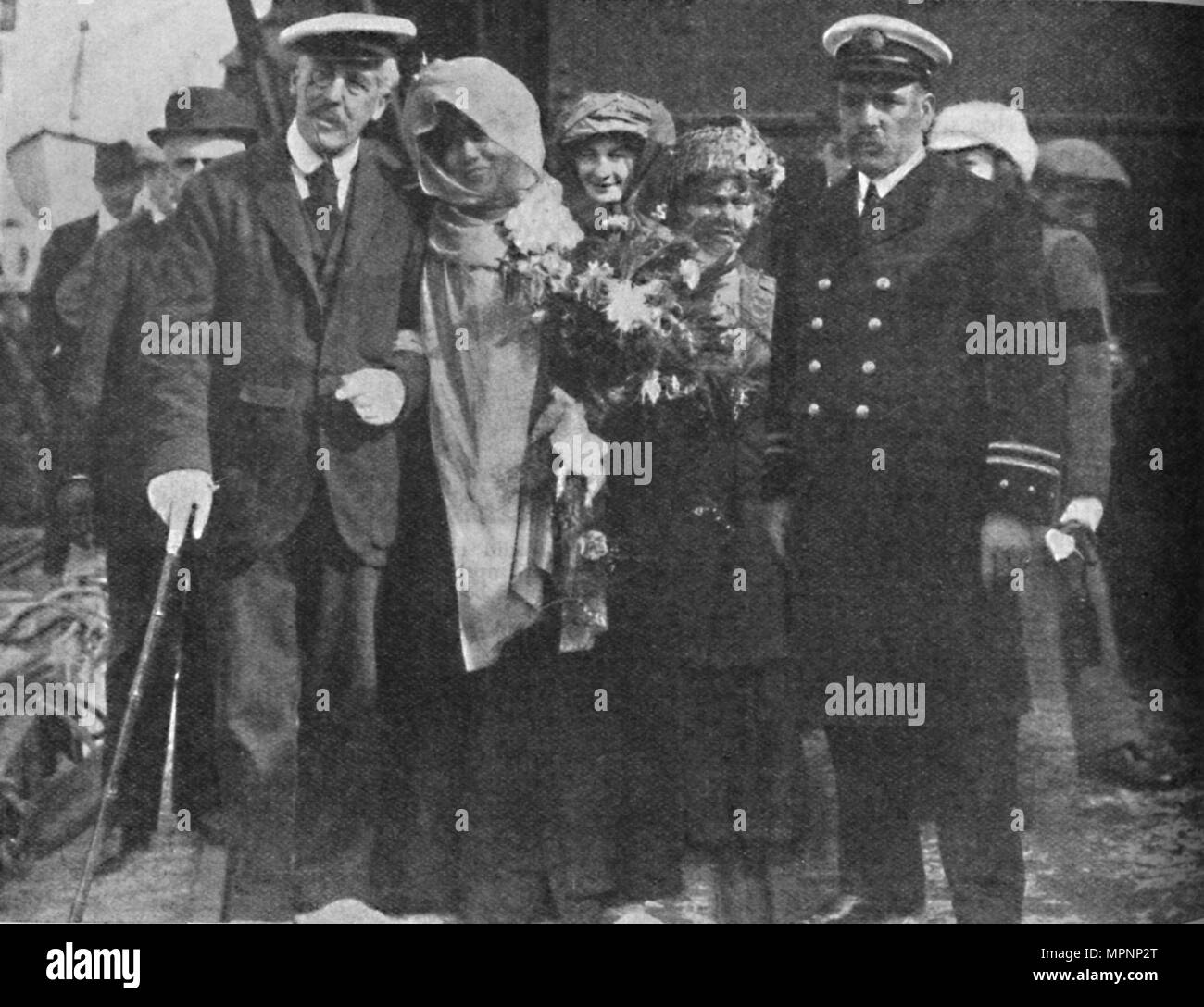 Knappe in uniform -Fotos und -Bildmaterial in hoher Auflösung – Alamy