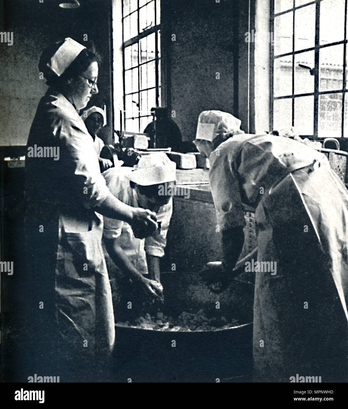 Cooking in ww2 -Fotos und -Bildmaterial in hoher Auflösung – Alamy