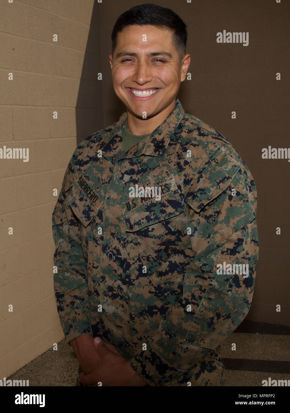 CPL. Julian Guerrero, Sachbearbeiter, Hauptquartier Bataillon, ist ...