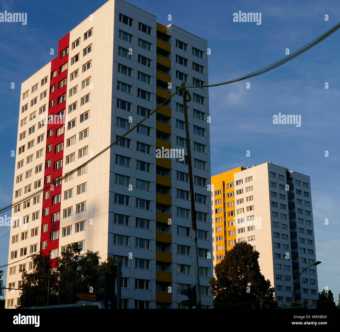 Communist housing block -Fotos und -Bildmaterial in hoher Auflösung – Alamy