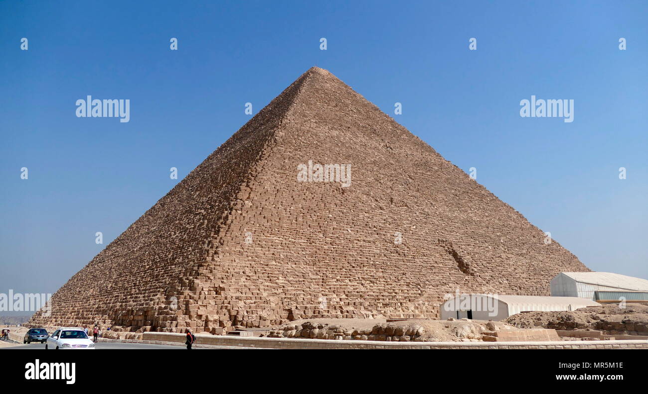 Die Große Pyramide von Gizeh (Cheops-pyramide oder Pyramide des Cheops ...