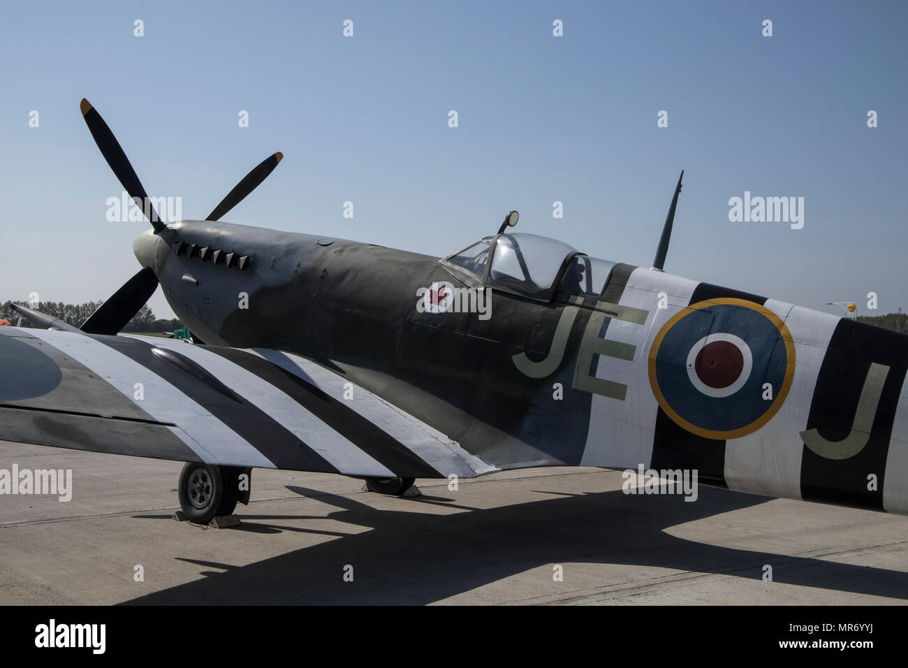 Ein vintage Spitfire MK 392 in Goodwood Flugplatz in Goodwood, Sussex ...