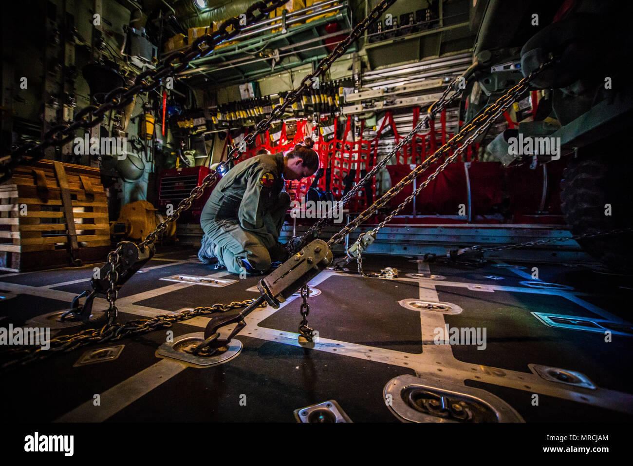 Us Air Force Staff Sgt. Nicole Boxx-Hampton, ein lademeister mit den ...
