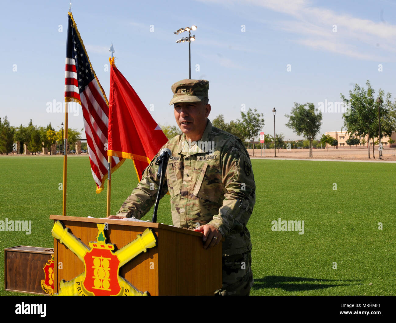 Brig. Gen. Stephen J. Maranian, Kommandant der US Army Field Artillery ...
