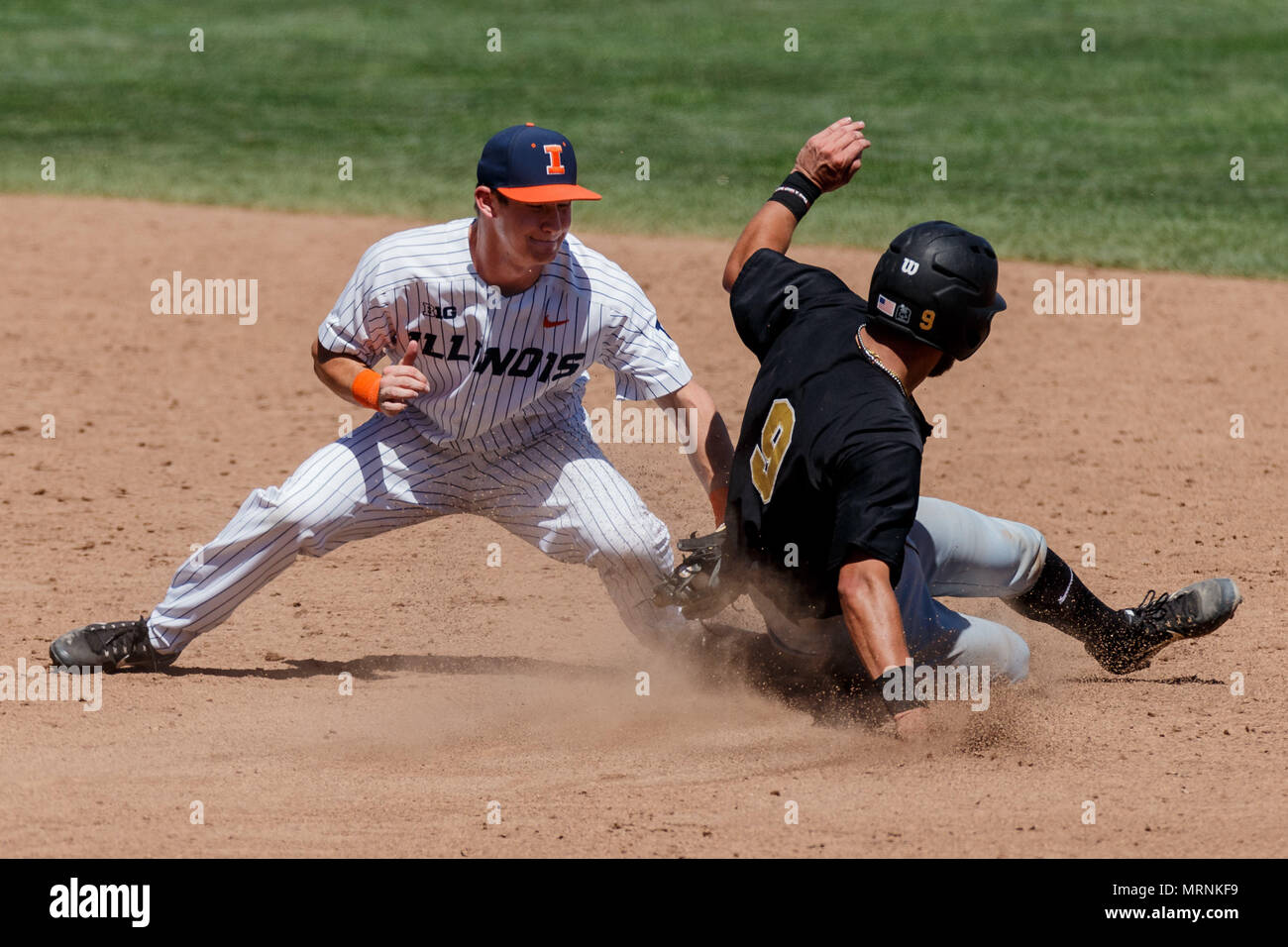 Omaha, NE. 26 Mai, 2018. Us-Purdue catcher Nick Dalesandro #9 Folien ...