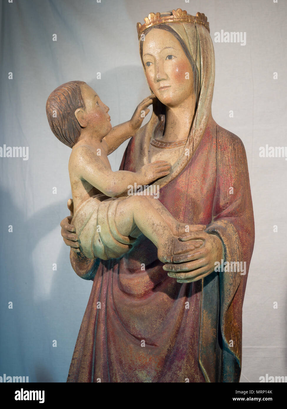 Jungfrau maria mit kind jesus in den armen -Fotos und -Bildmaterial in hoher Auflösung – Alamy