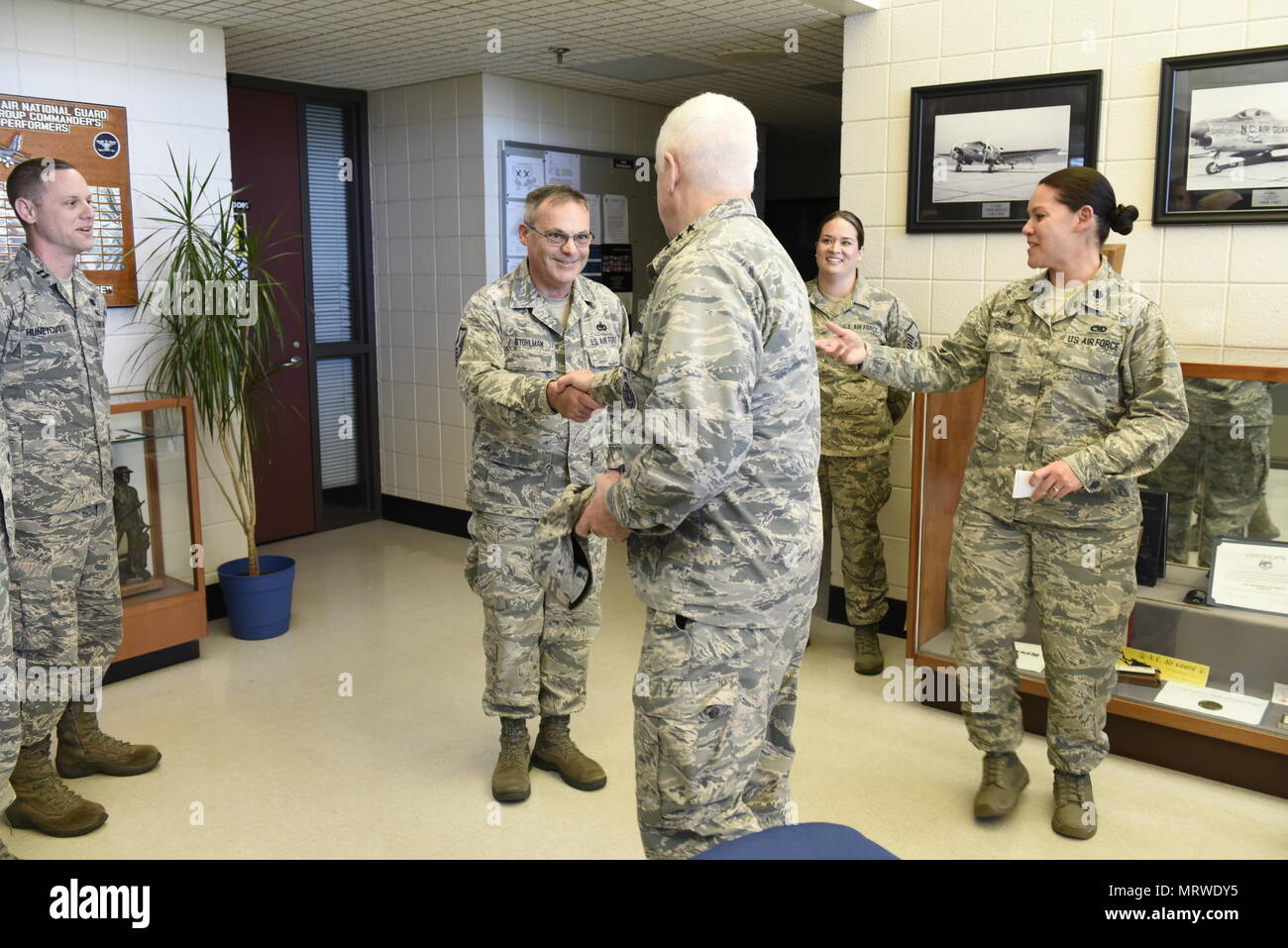 Us Air Force Master Sgt. Gerald R. Stohlman der 145 ...