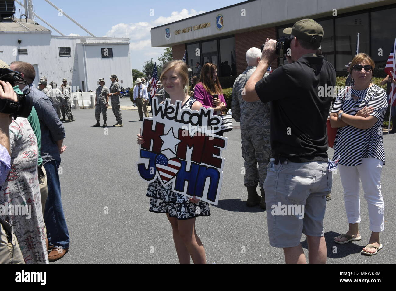 Ein Familienmitglied eine bereitgestellte North Carolina Air National ...