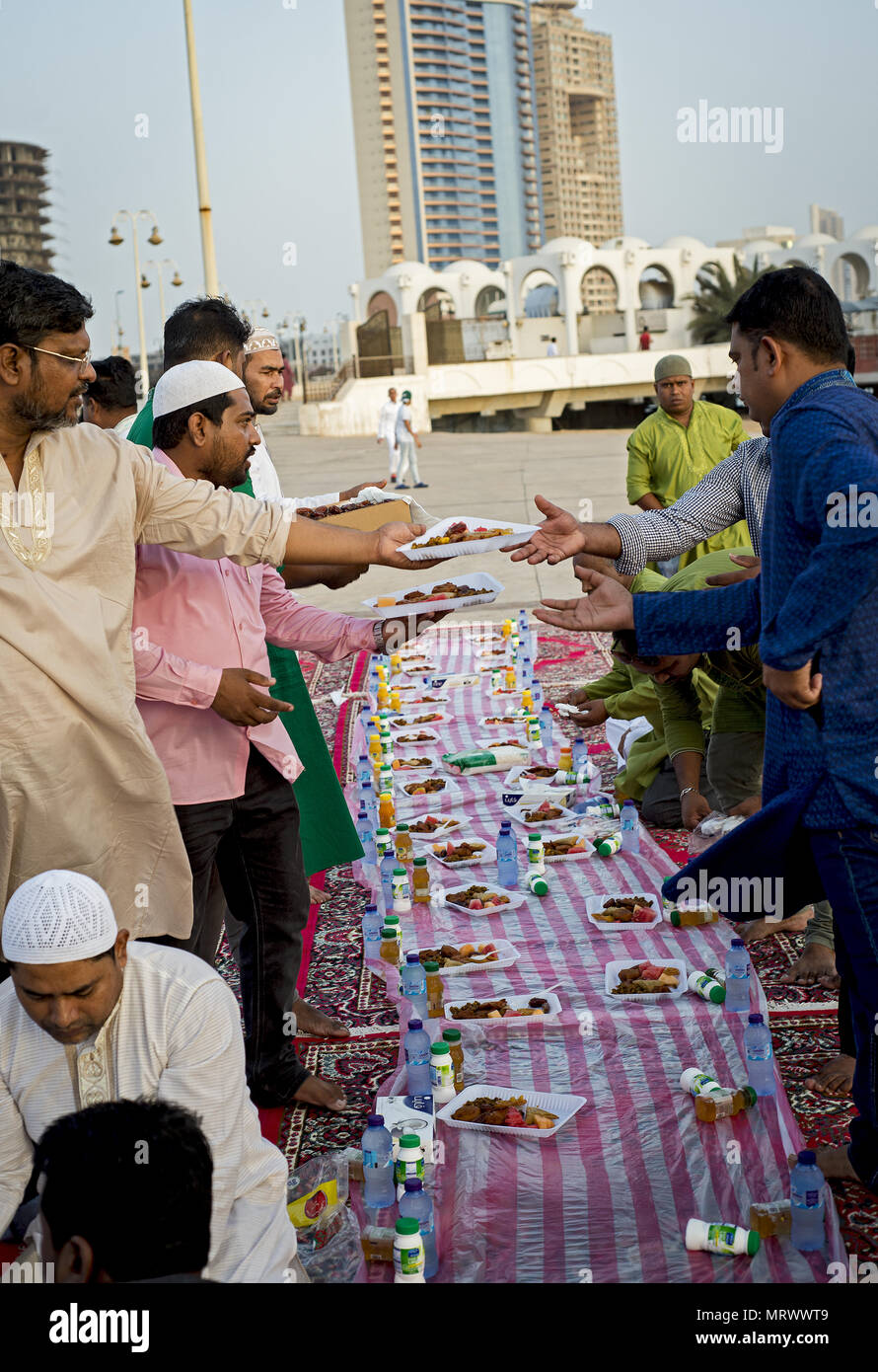 Moslem fasten essen -Fotos und -Bildmaterial in hoher Auflösung – Alamy
