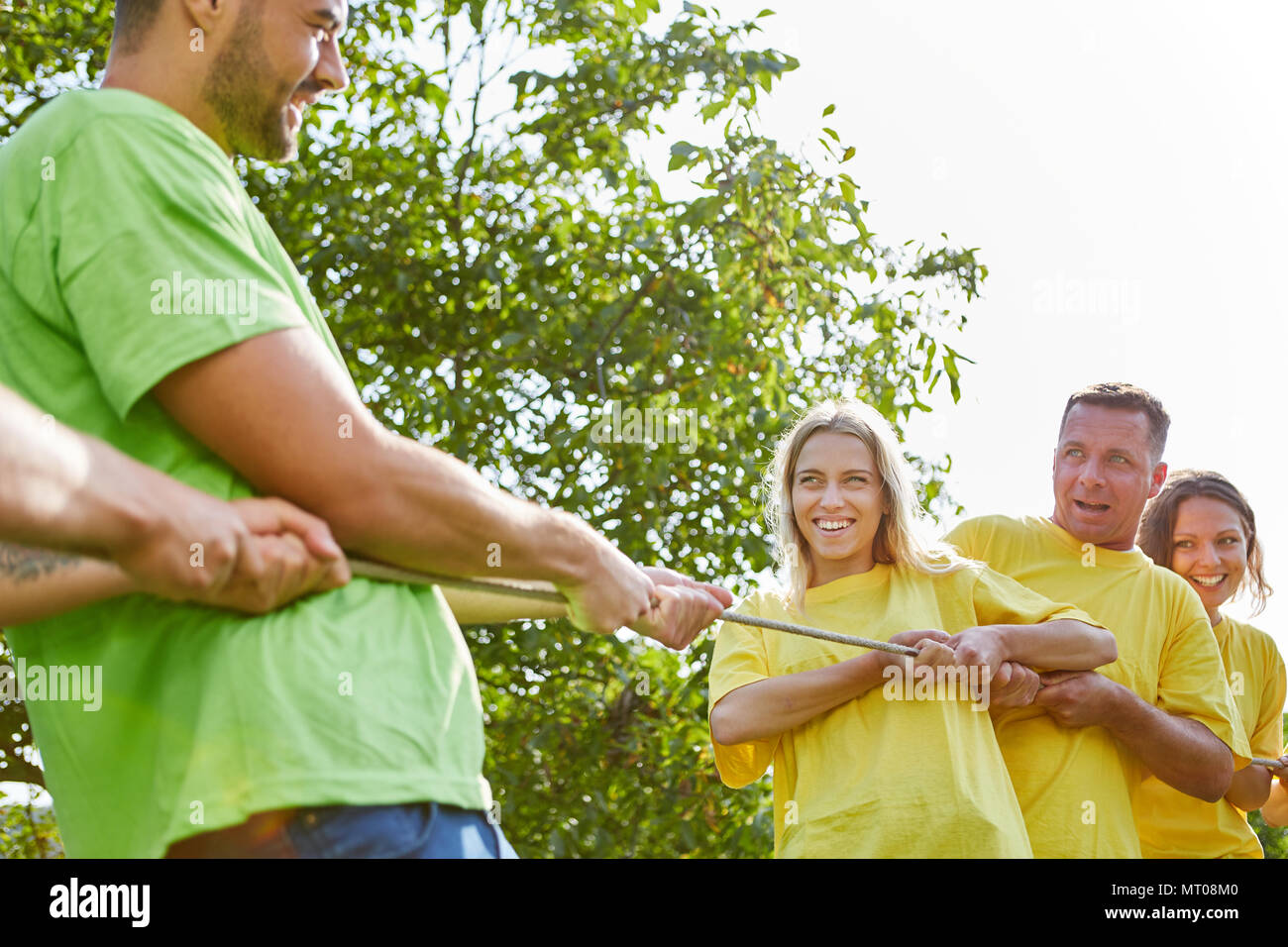 Tug of war team -Fotos und -Bildmaterial in hoher Auflösung – Alamy