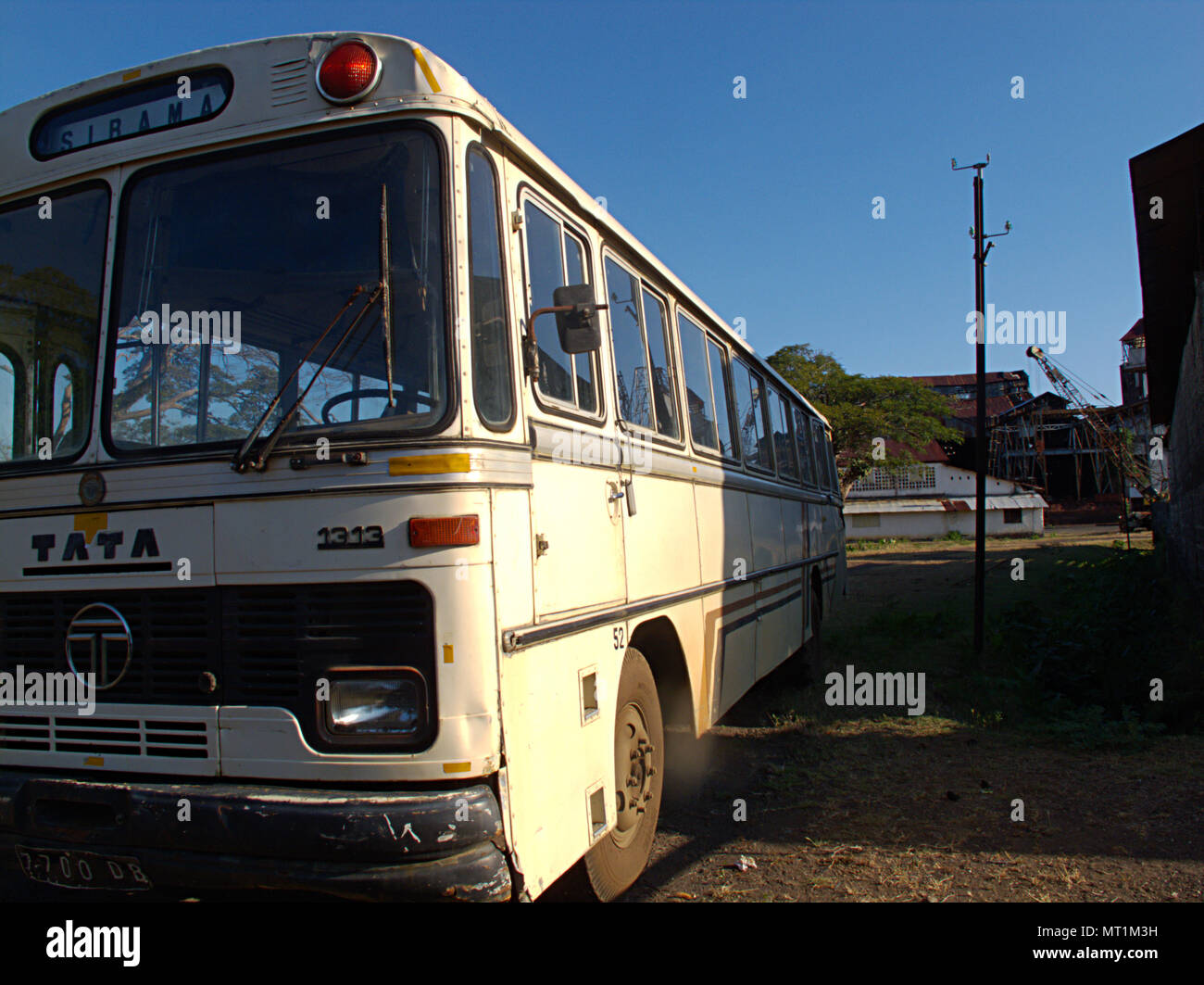 Alte Tata-Bus im Sirama, Madagaskar, Afrika Stockfotografie - Alamy