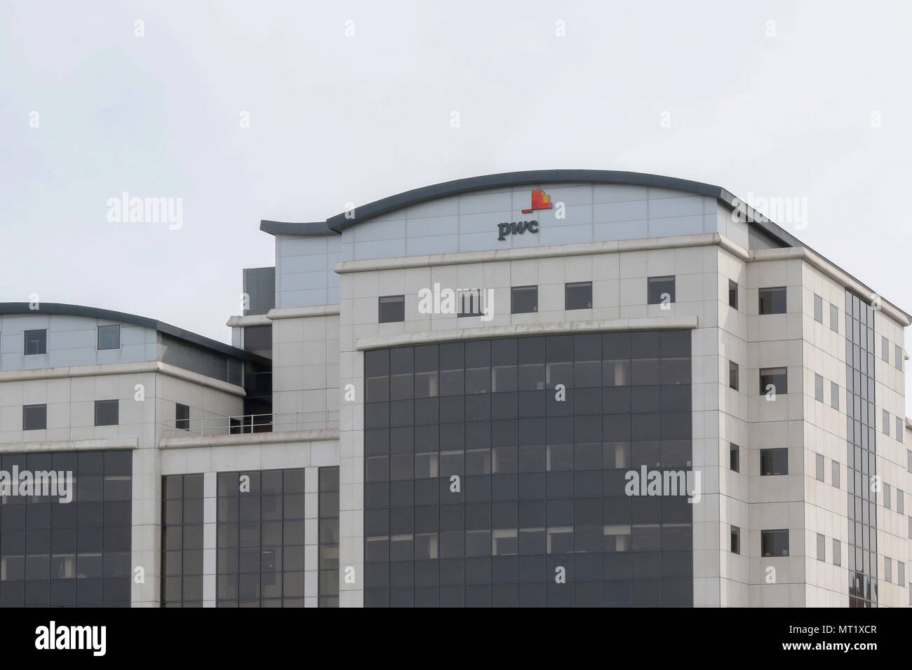 Pricewaterhousecoopers pwc bürogebäude -Fotos und -Bildmaterial in ...