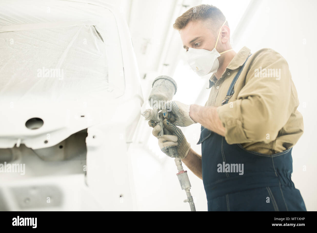 Fahrzeug reparieren -Fotos und -Bildmaterial in hoher Auflösung – Alamy