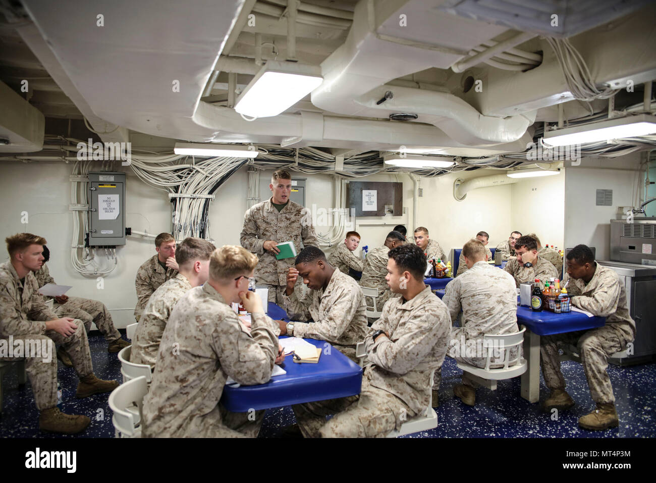 170724-N-FM 530-093 MITTELMEER (24. Juli 2017) der US-Marines, auf den ...