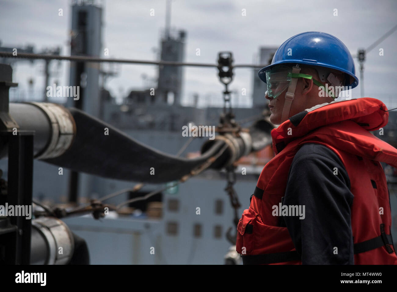 Pazifik (28. Juli 2017) Seemann Andrew Graham, ein Eingeborener von Jacksonville, Florida, auf ...