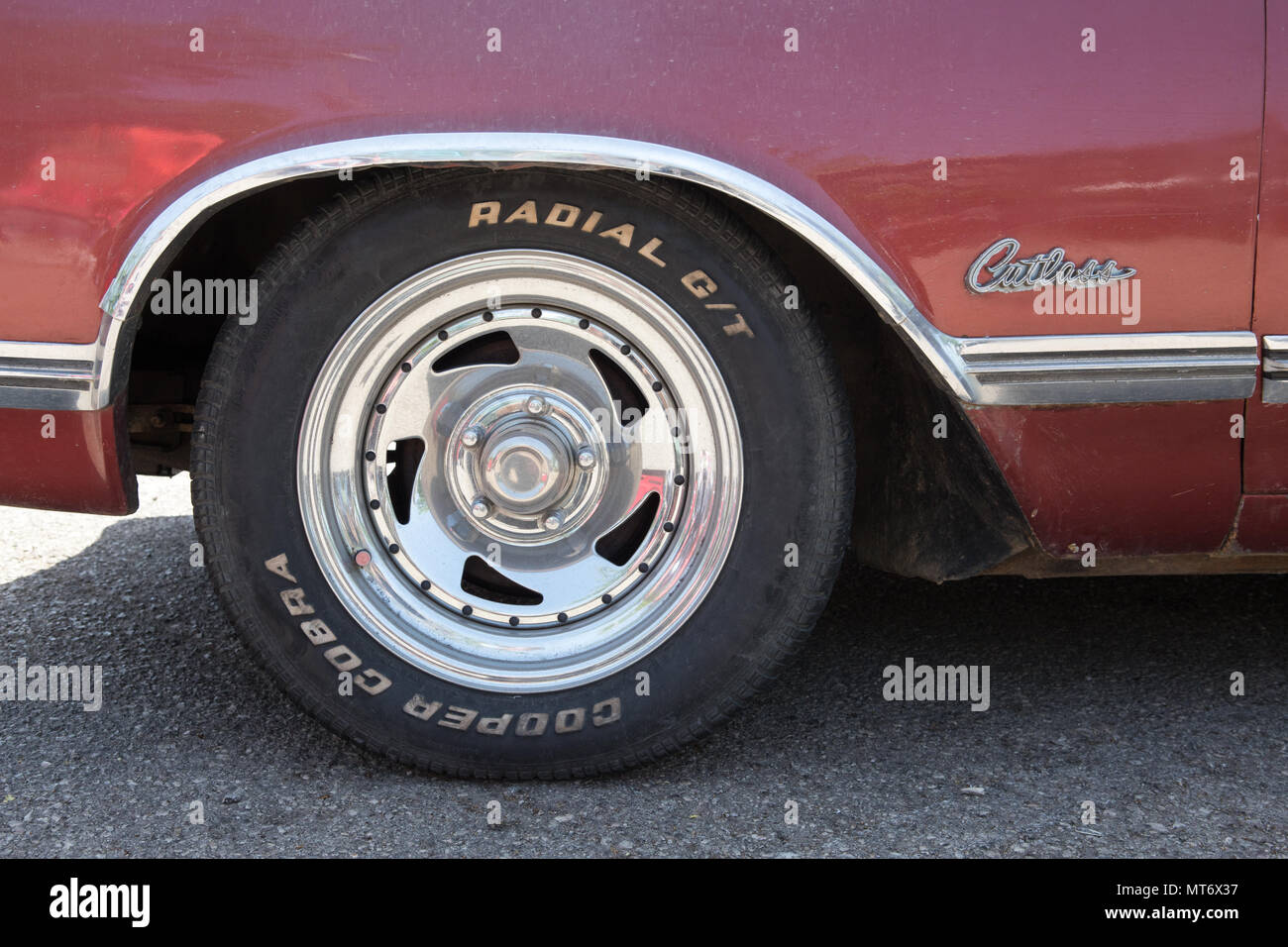 Classic Car Vintage Style, OLDMOBILE Cutlass, Rad detail Close american ...