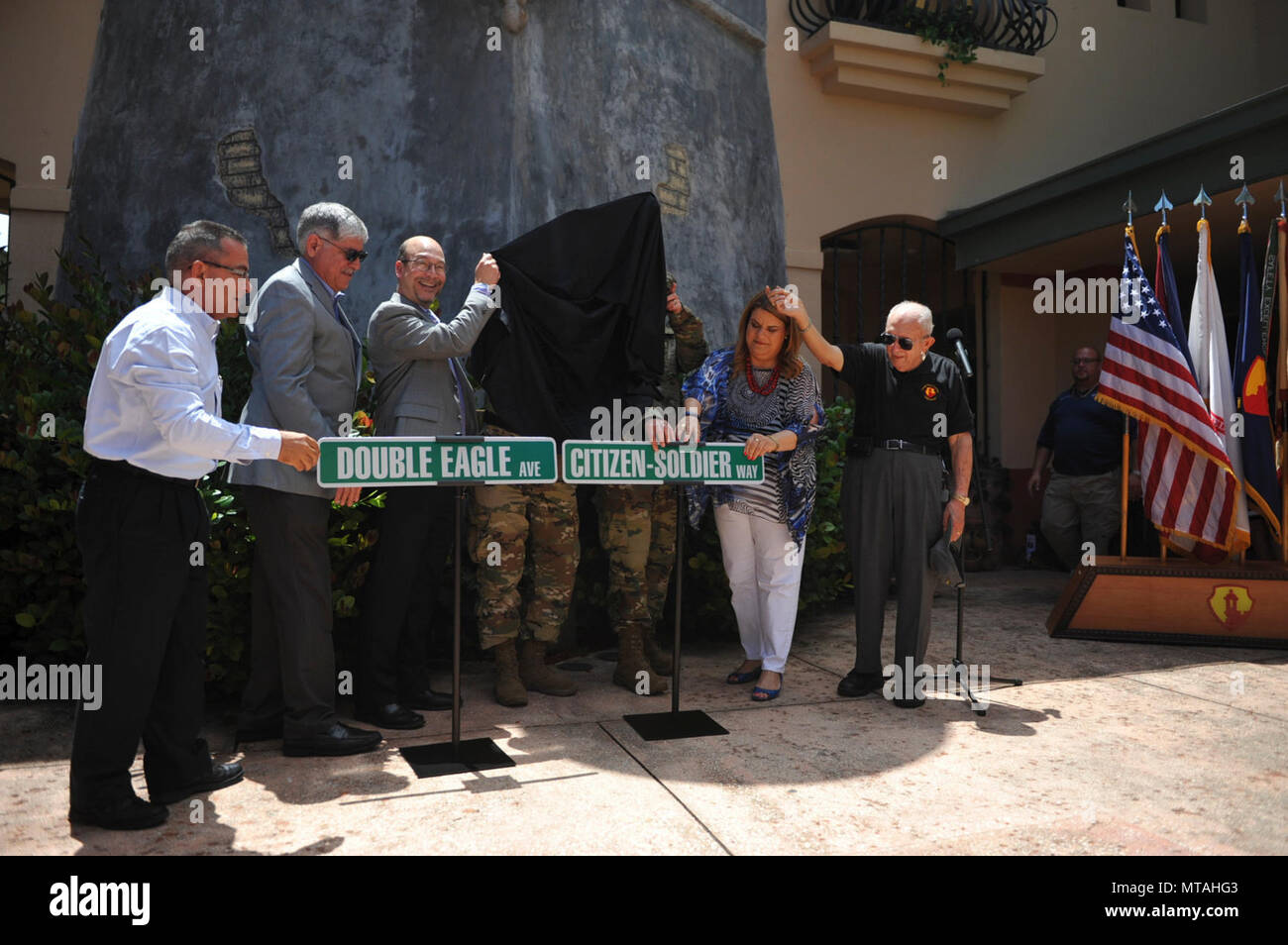 Brig gen alberto gonzalez -Fotos und -Bildmaterial in hoher Auflösung ...