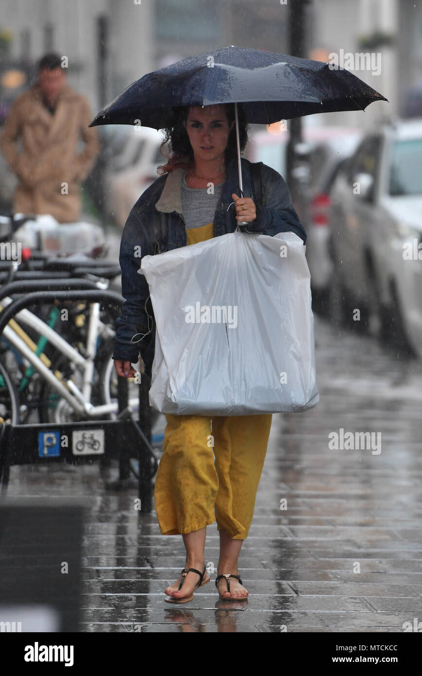 Hochwasser im zentrum von london -Fotos und -Bildmaterial in hoher ...