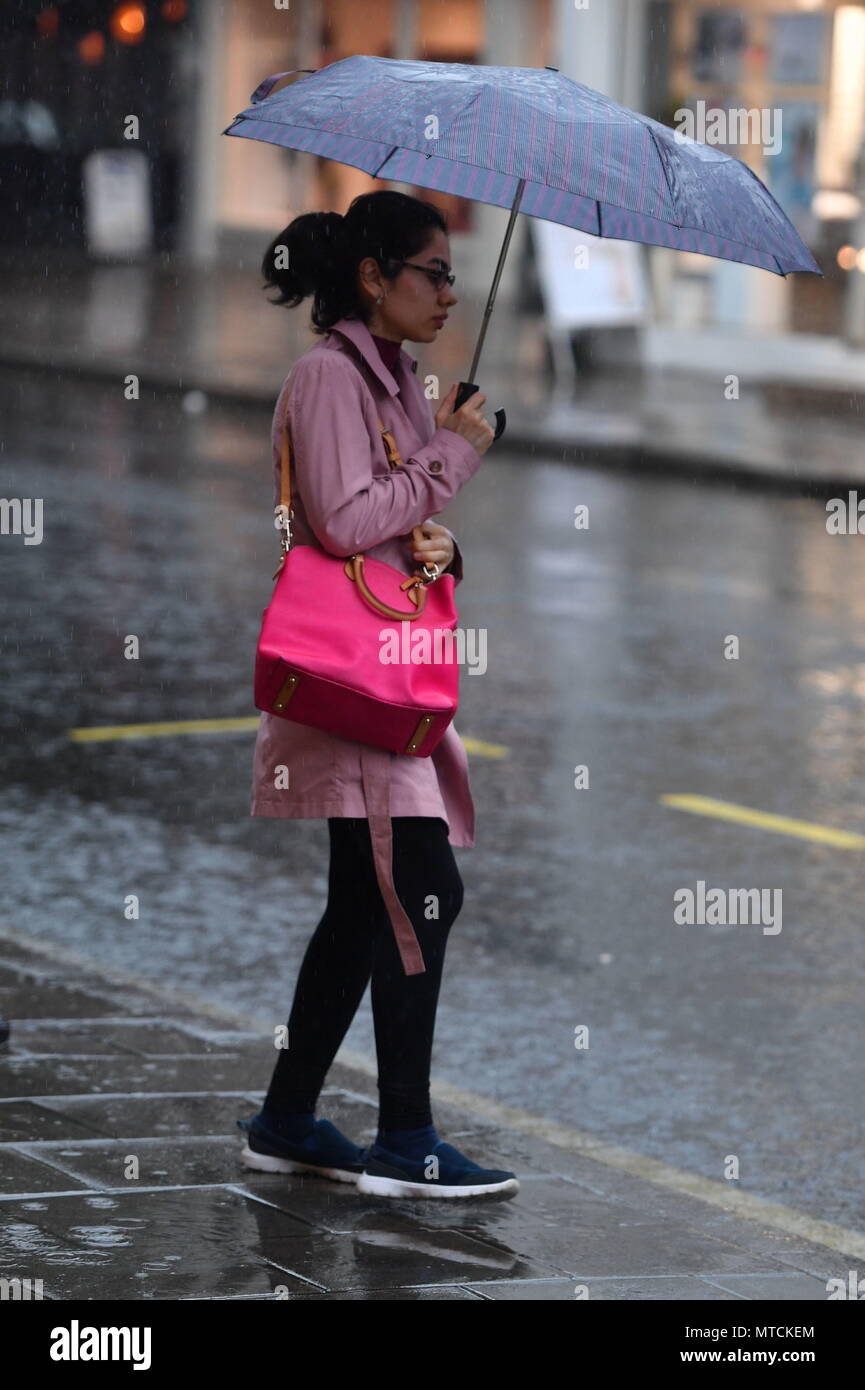 Hochwasser im zentrum von london -Fotos und -Bildmaterial in hoher ...