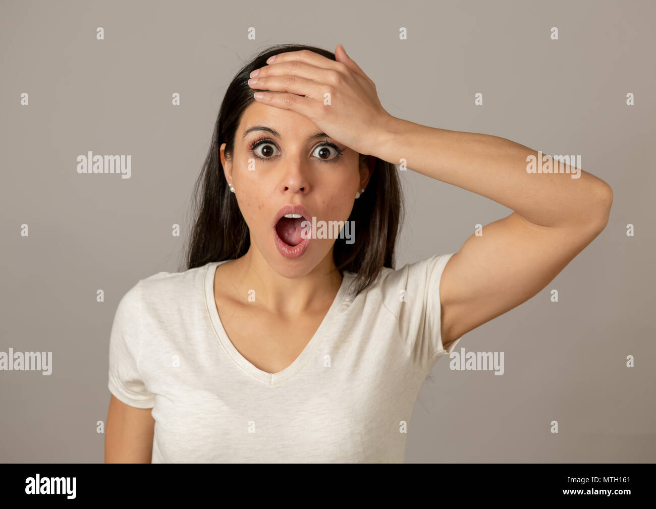 Schockiertes gesicht -Fotos und -Bildmaterial in hoher Auflösung – Alamy