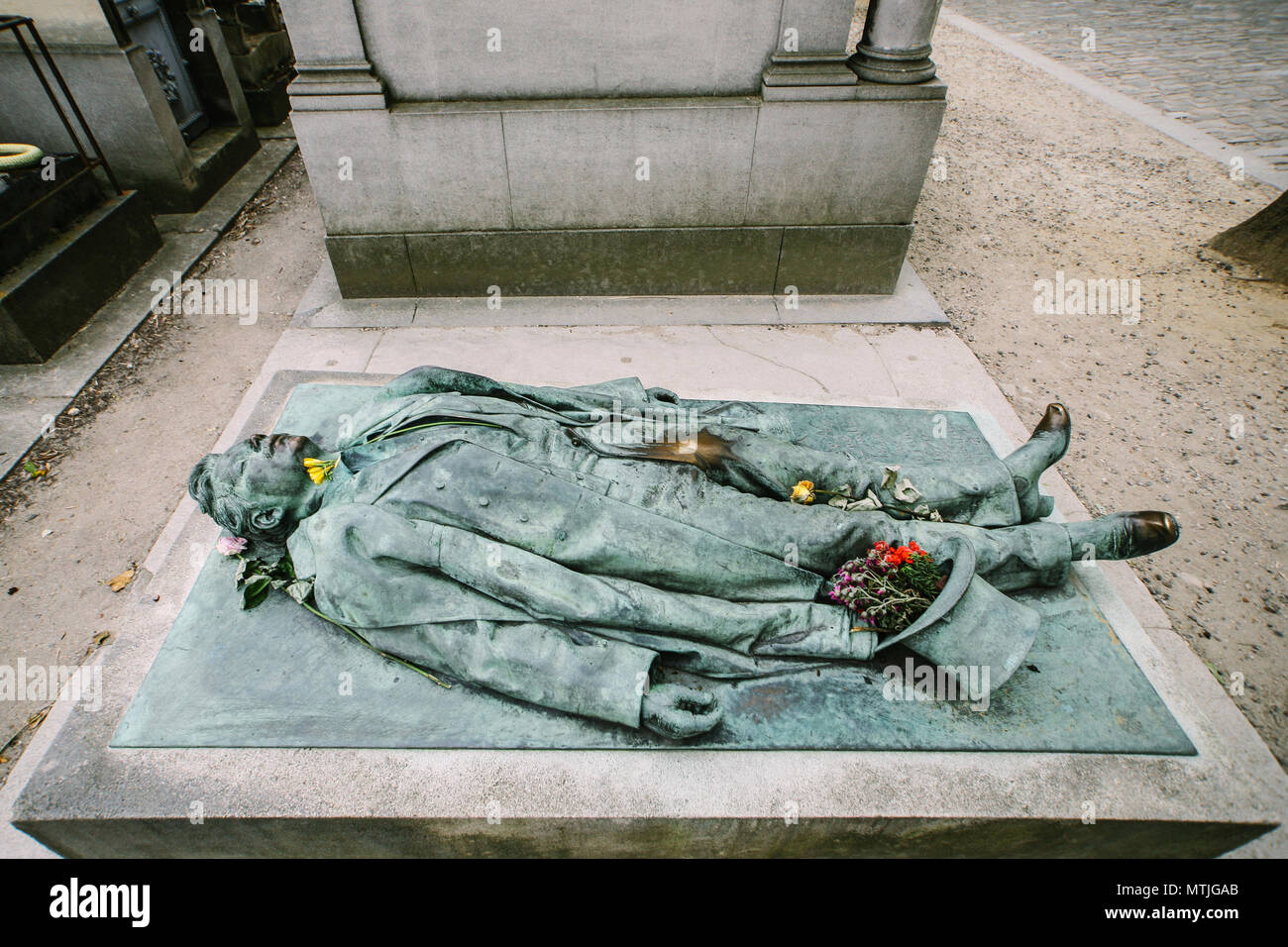 Das grab von victor noir -Fotos und -Bildmaterial in hoher Auflösung ...