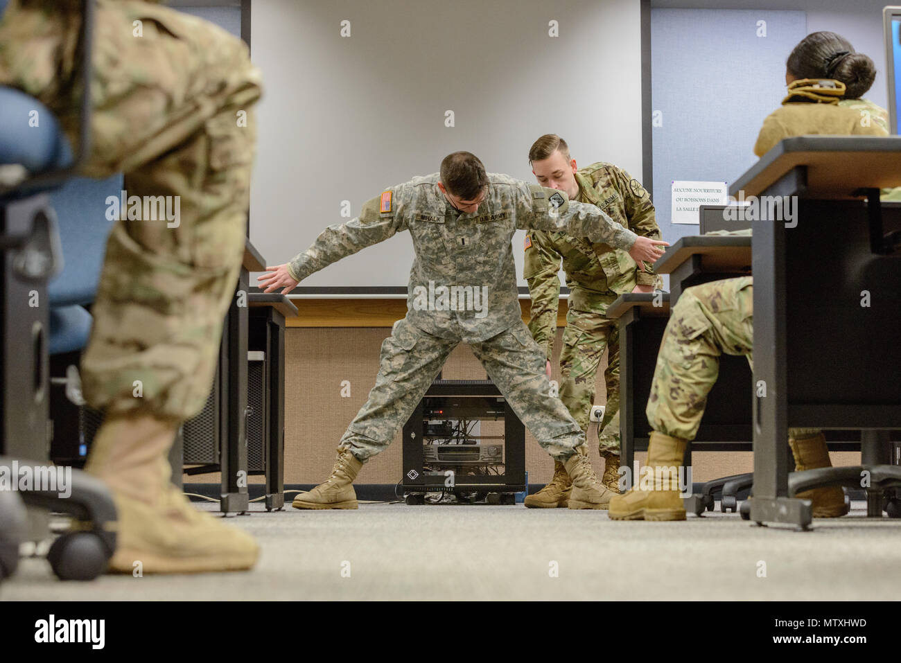 Us-Armee Sgt. Zachary Yahn, ein militärischer Polizist mit United ...
