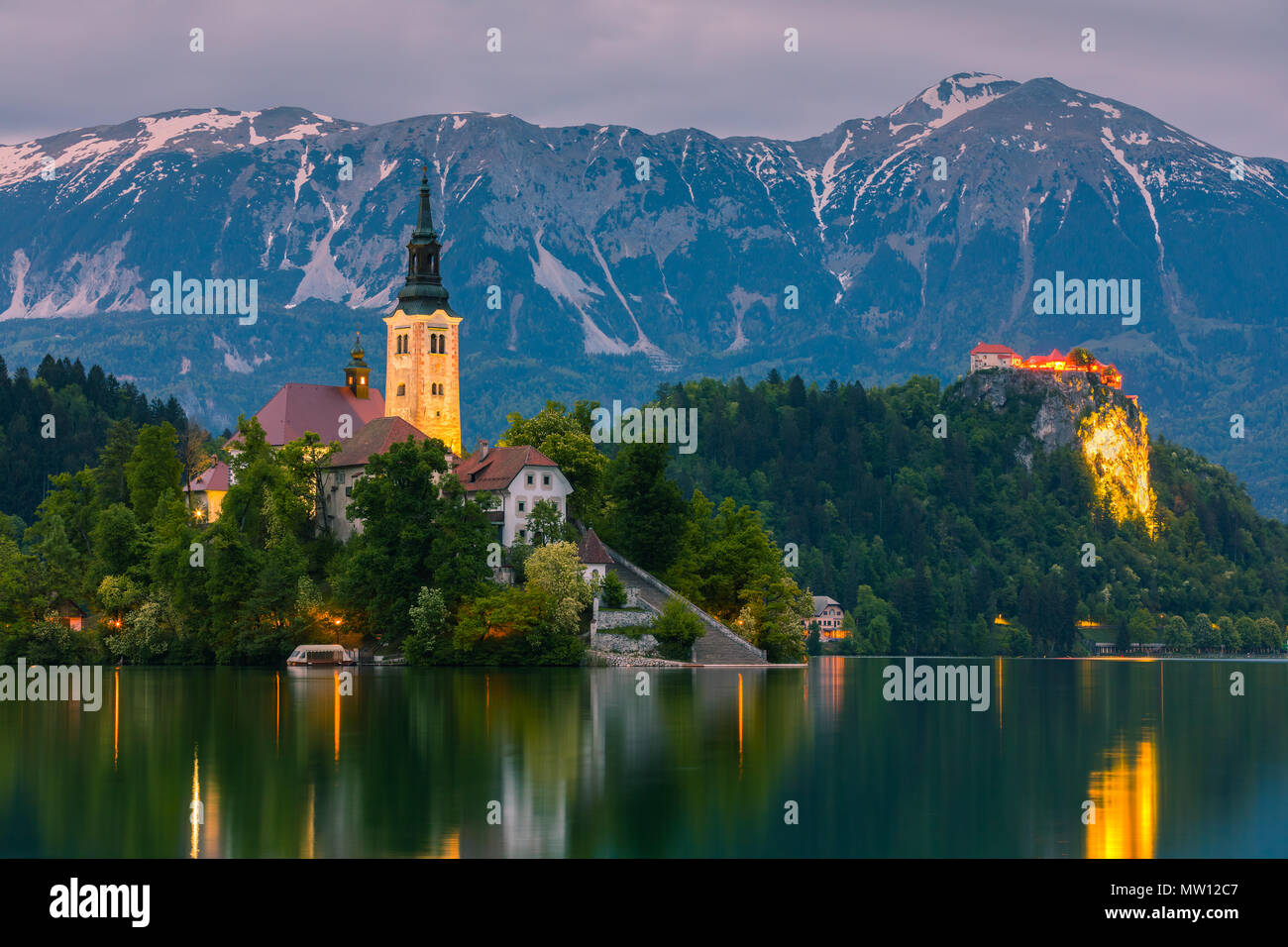 Bled burg und stadt bei nacht -Fotos und -Bildmaterial in hoher ...