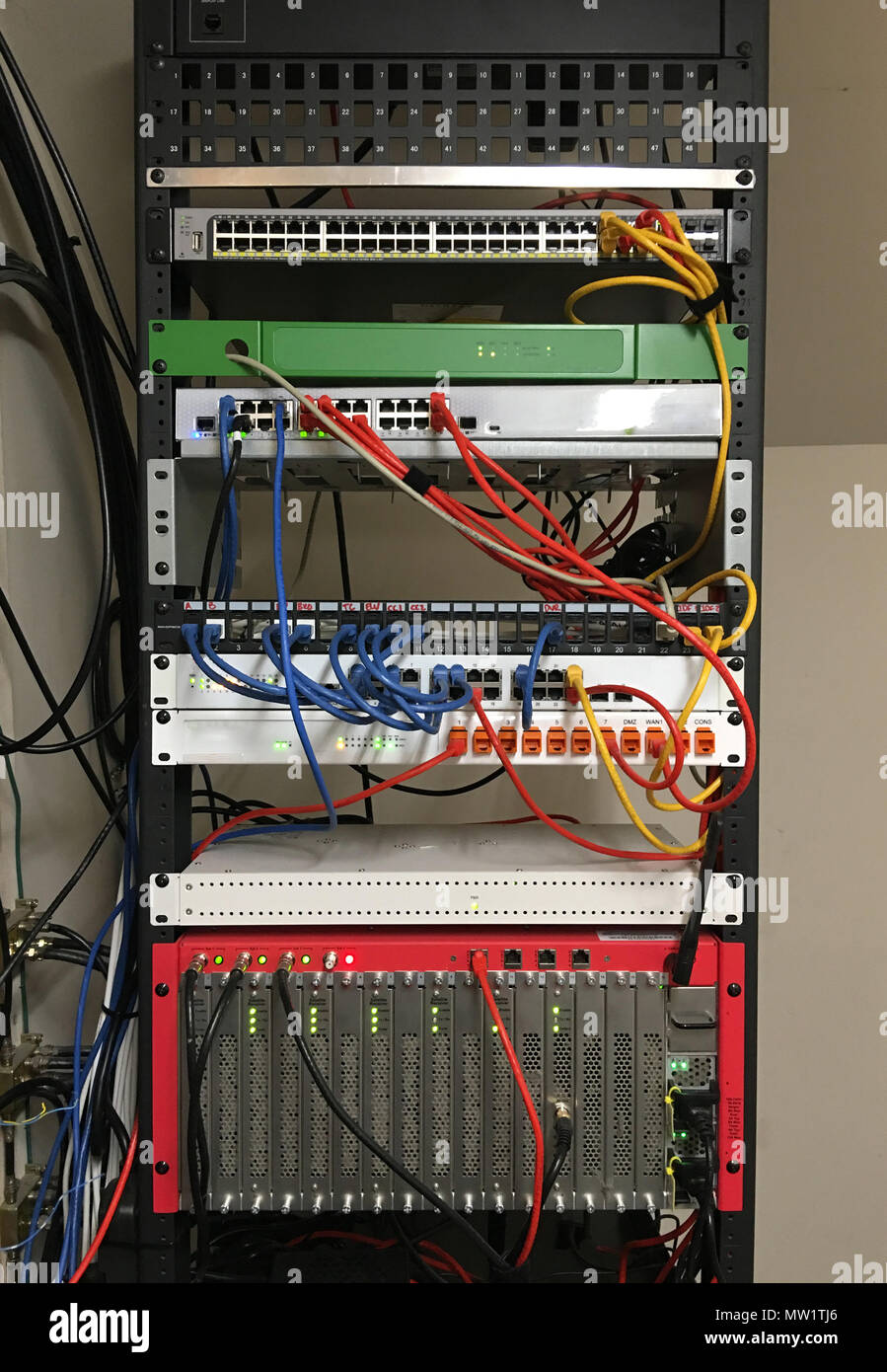 Modernen serverraum hintergrund -Fotos und -Bildmaterial in hoher ...