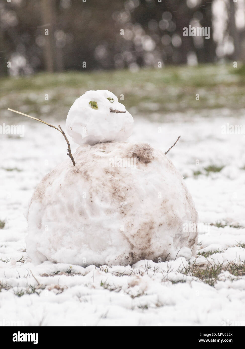 Snow melting snowman -Fotos und -Bildmaterial in hoher Auflösung – Alamy