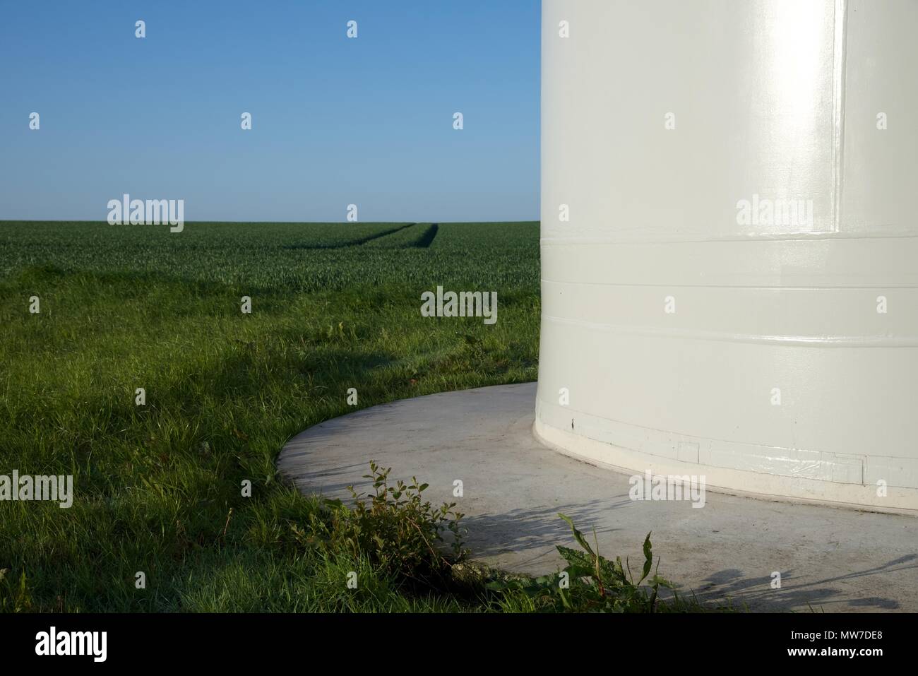 Windkraftanlage fundament -Fotos und -Bildmaterial in hoher Auflösung ...