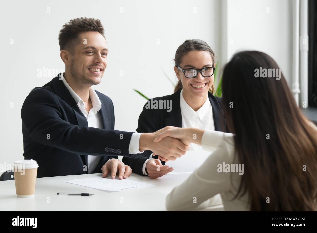 Suchender shake -Fotos und -Bildmaterial in hoher Auflösung – Alamy