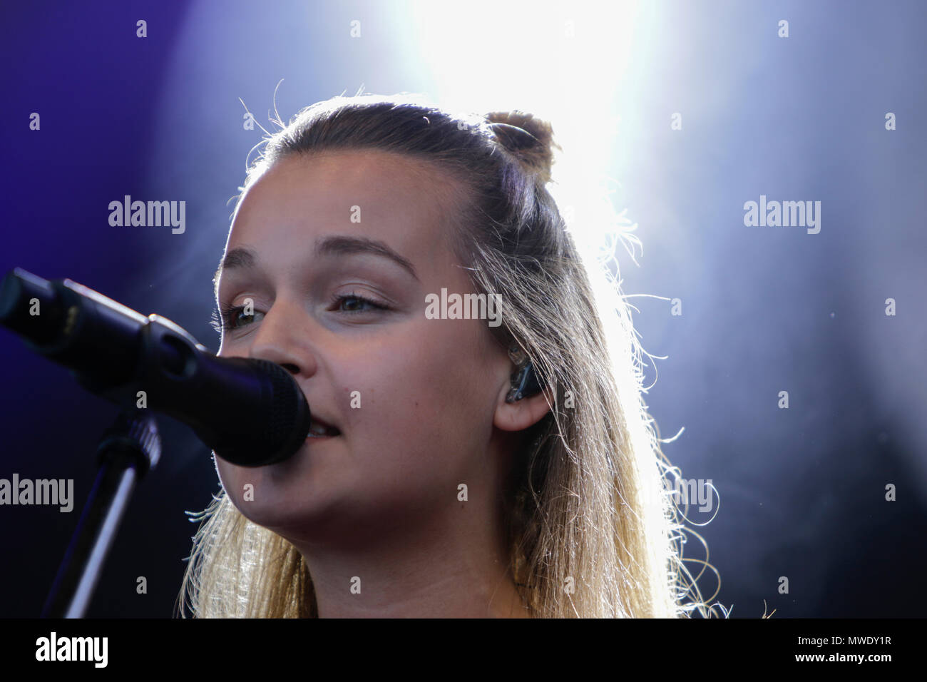 Musikerin lotte -Fotos und -Bildmaterial in hoher Auflösung – Alamy
