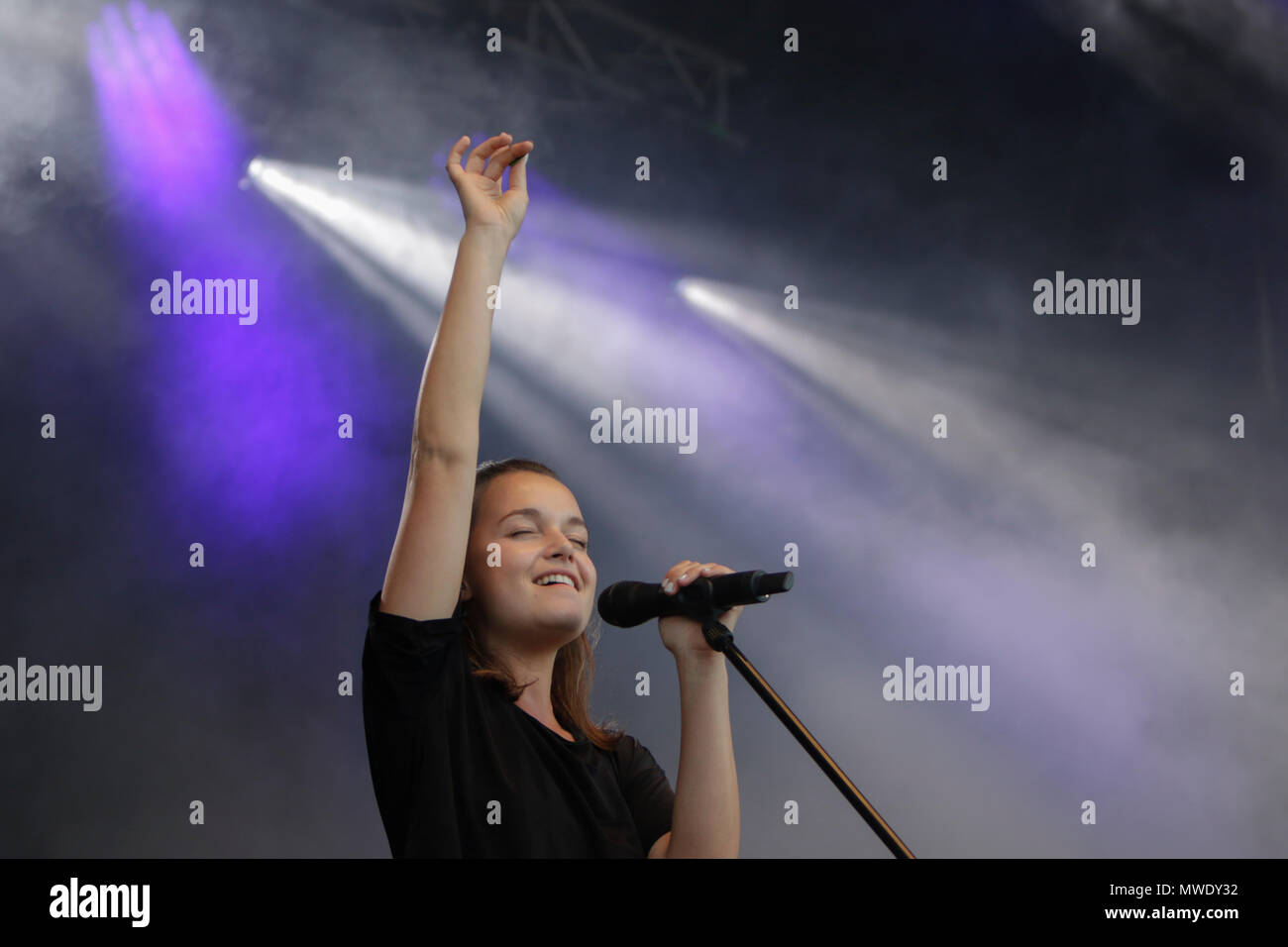 Musikerin lotte -Fotos und -Bildmaterial in hoher Auflösung – Alamy