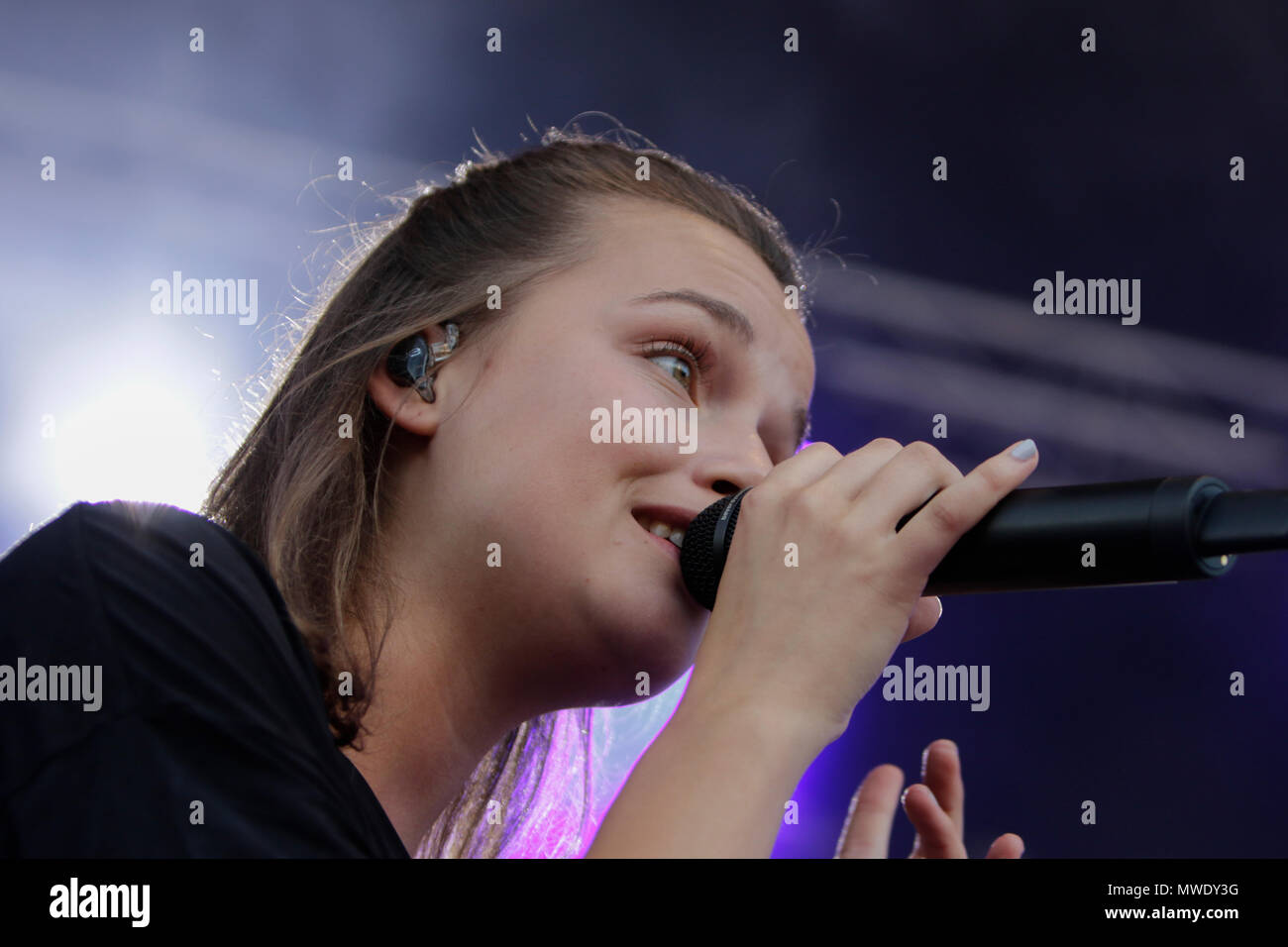 Musikerin lotte -Fotos und -Bildmaterial in hoher Auflösung – Alamy